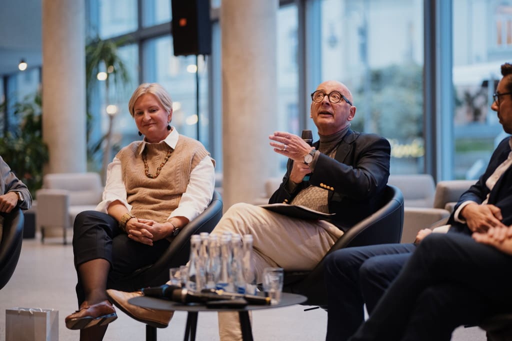 Guest visit to the ISM University of Management and Economics in ...